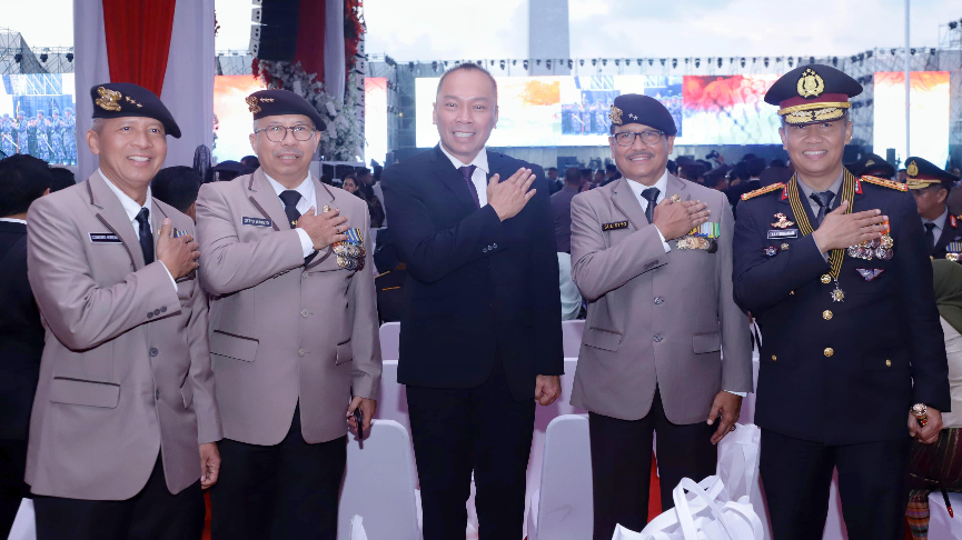 Hadiri Puncak HUT Bhayangkara ke-78 di Monas, Rivan A. Purwantono ...